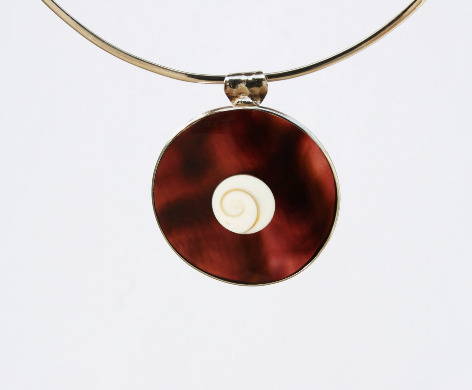 Simple and Classy Combination of Shell in Shell Bezel in Sterling ...