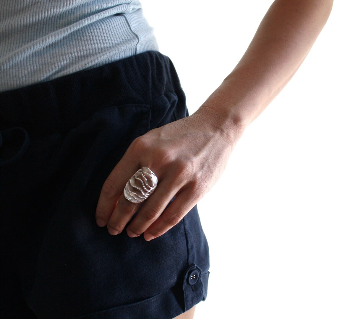 Modern Creative Giant Clam Ring in Eco Conscious Design, "wavy Ring ...