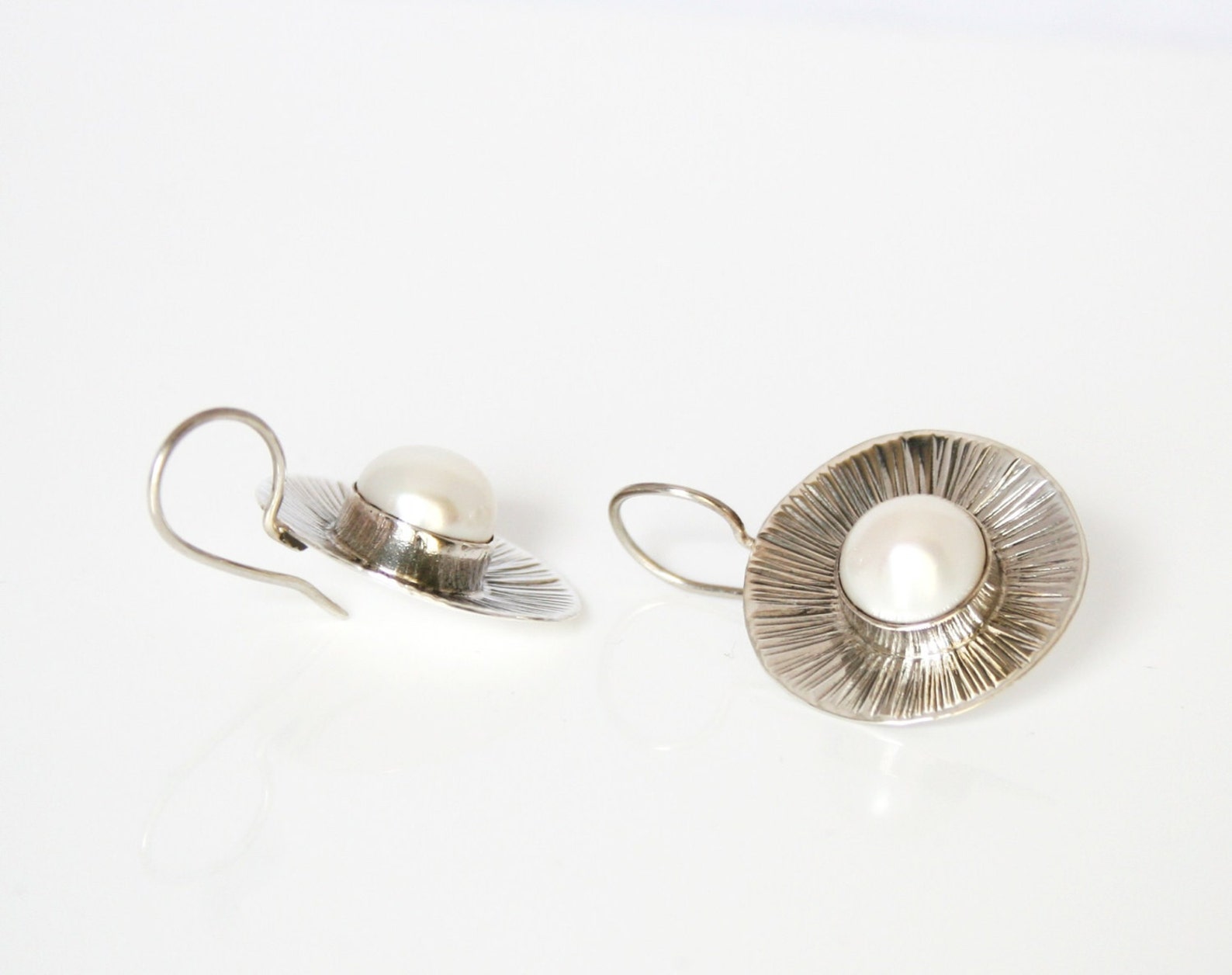 Modern Freshwater Pearl Bezel Set in Hand Hammered Sterling Silver ...