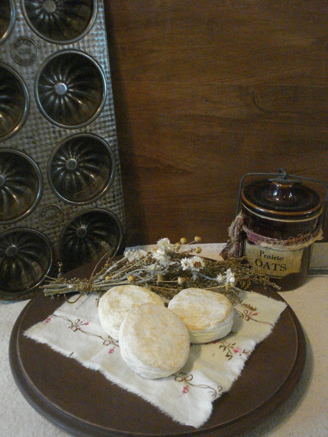 Primitive Biscuit, Tabletop Riser Gathering - Etsy