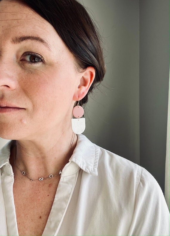 Gretchen Lawrence's Instagram, Twitter & Facebook on IDCrawl