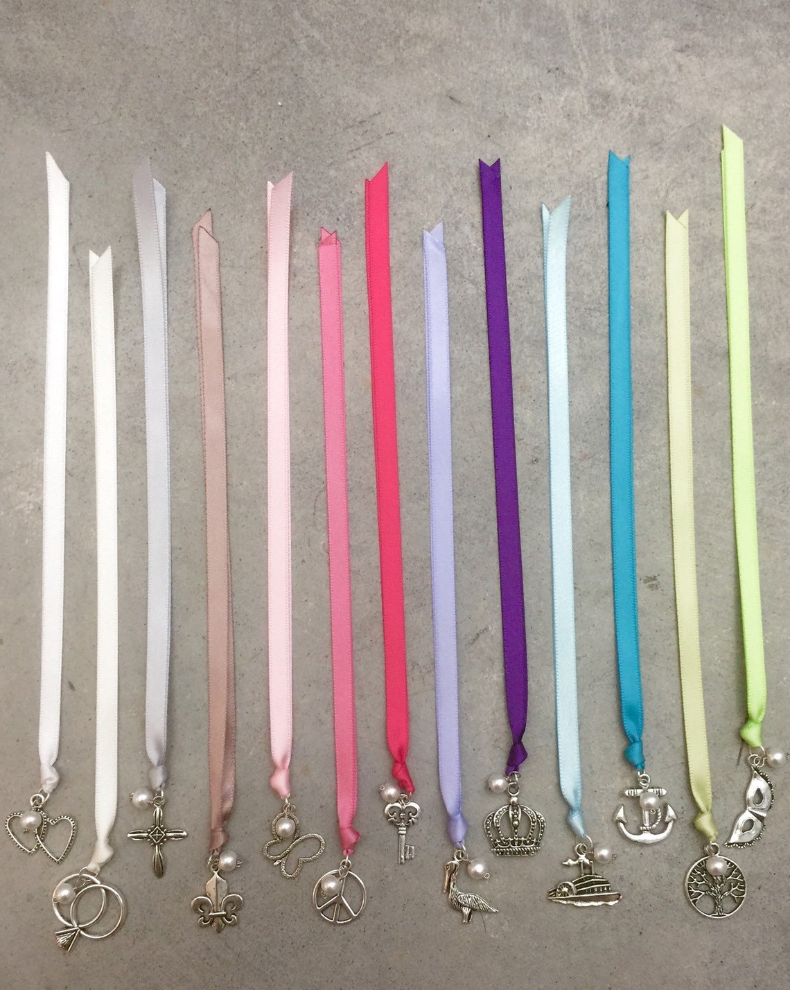 Traditional Ribbon Cake Pulls // Set of 8 // Wedding // Charms - Etsy