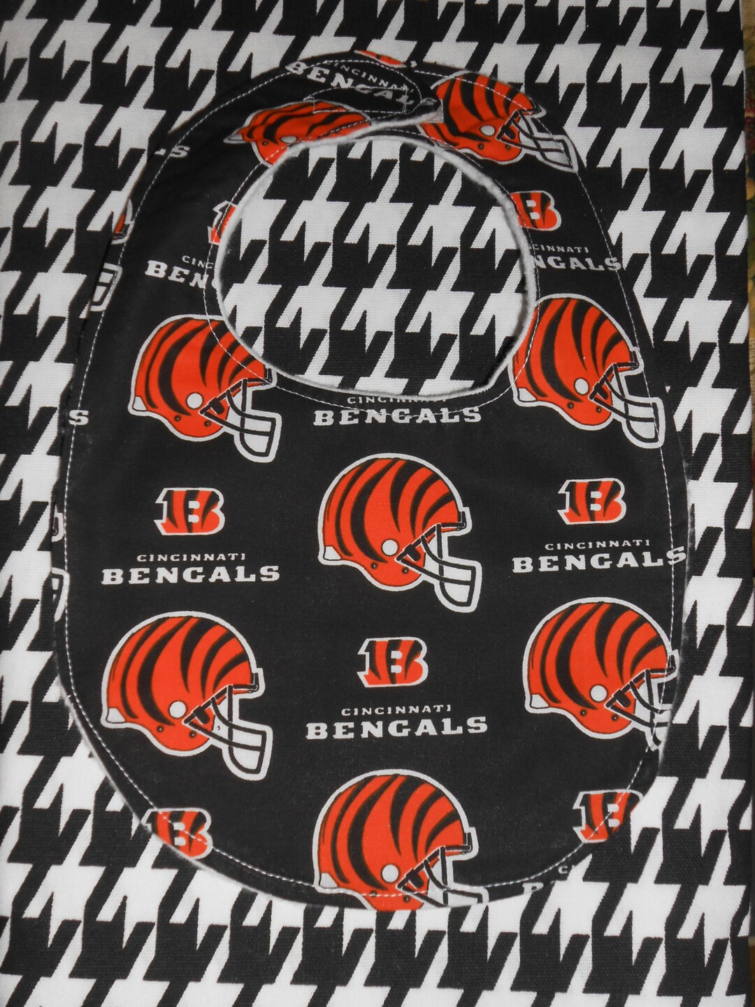 Waterproof Lining Cinncinati Bengals NFL Baby Bib Hook and Loop Closure ...
