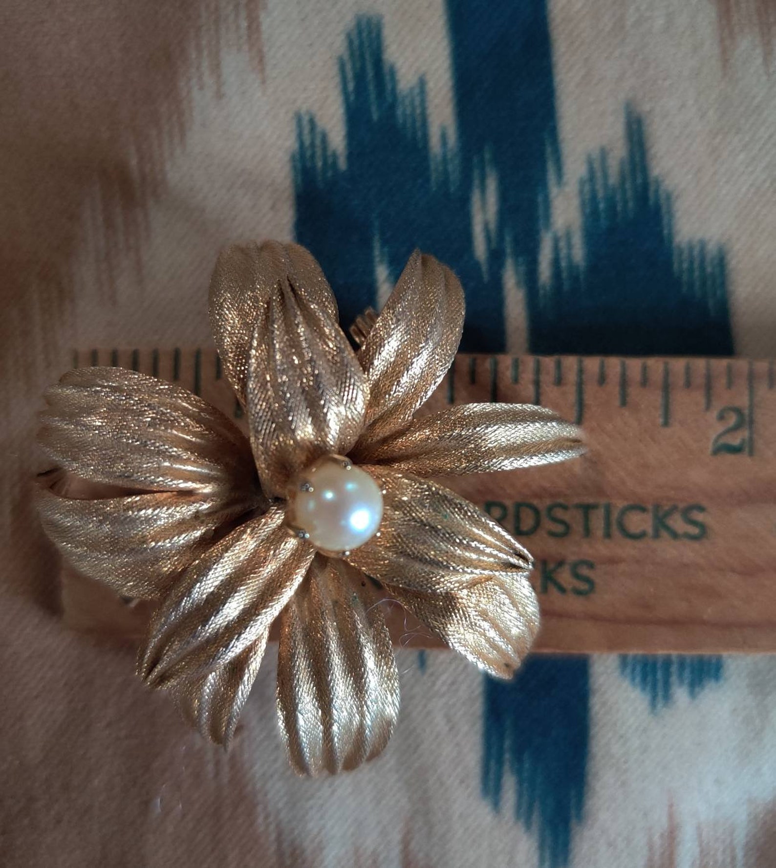 Gold Mesh Flower Petal Pearl Pin 1960's VTG - Etsy