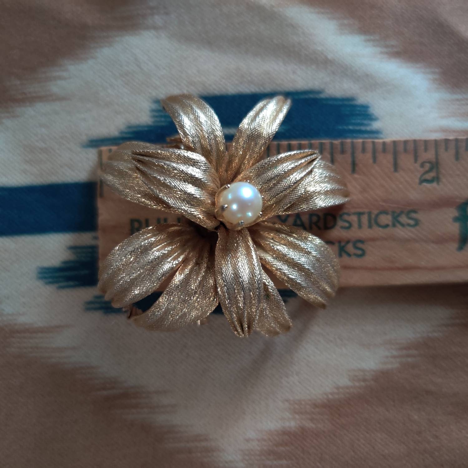 Gold Mesh Flower Petal Pearl Pin 1960's VTG - Etsy
