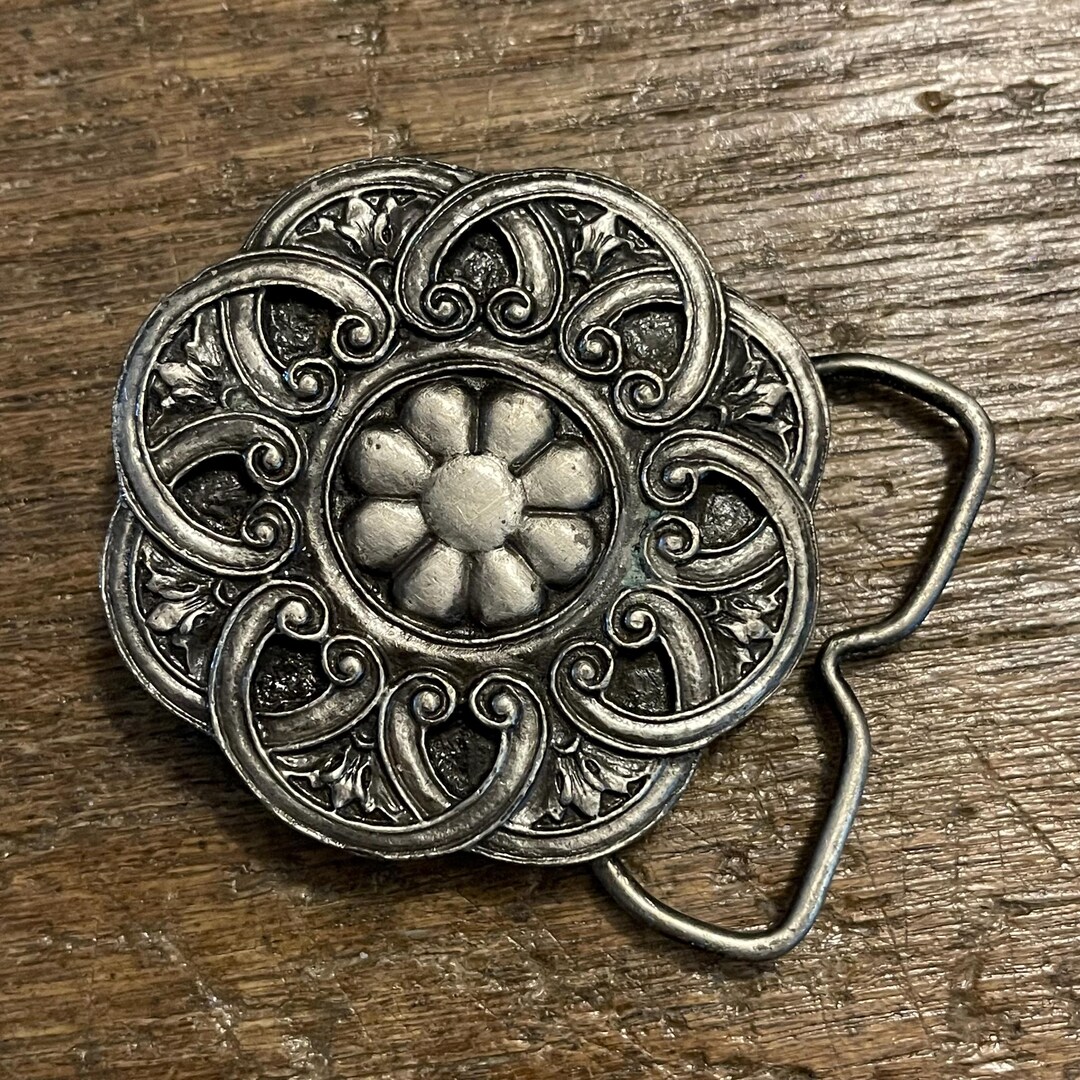 Vintage Circle Geometric Floral Themed Pewter Colored Belt Buckle ...
