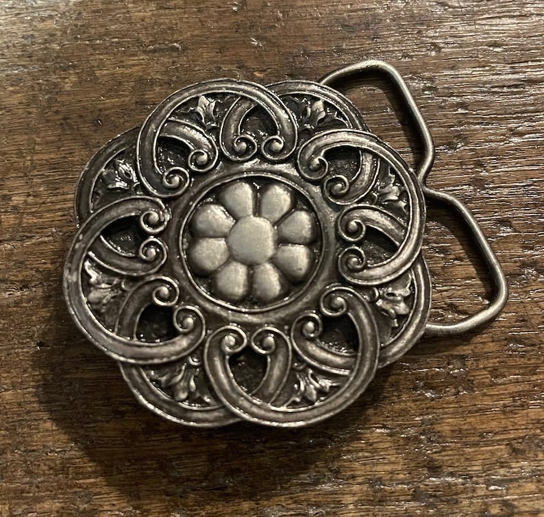 Vintage Circle Geometric Floral Themed Pewter Colored Belt Buckle ...