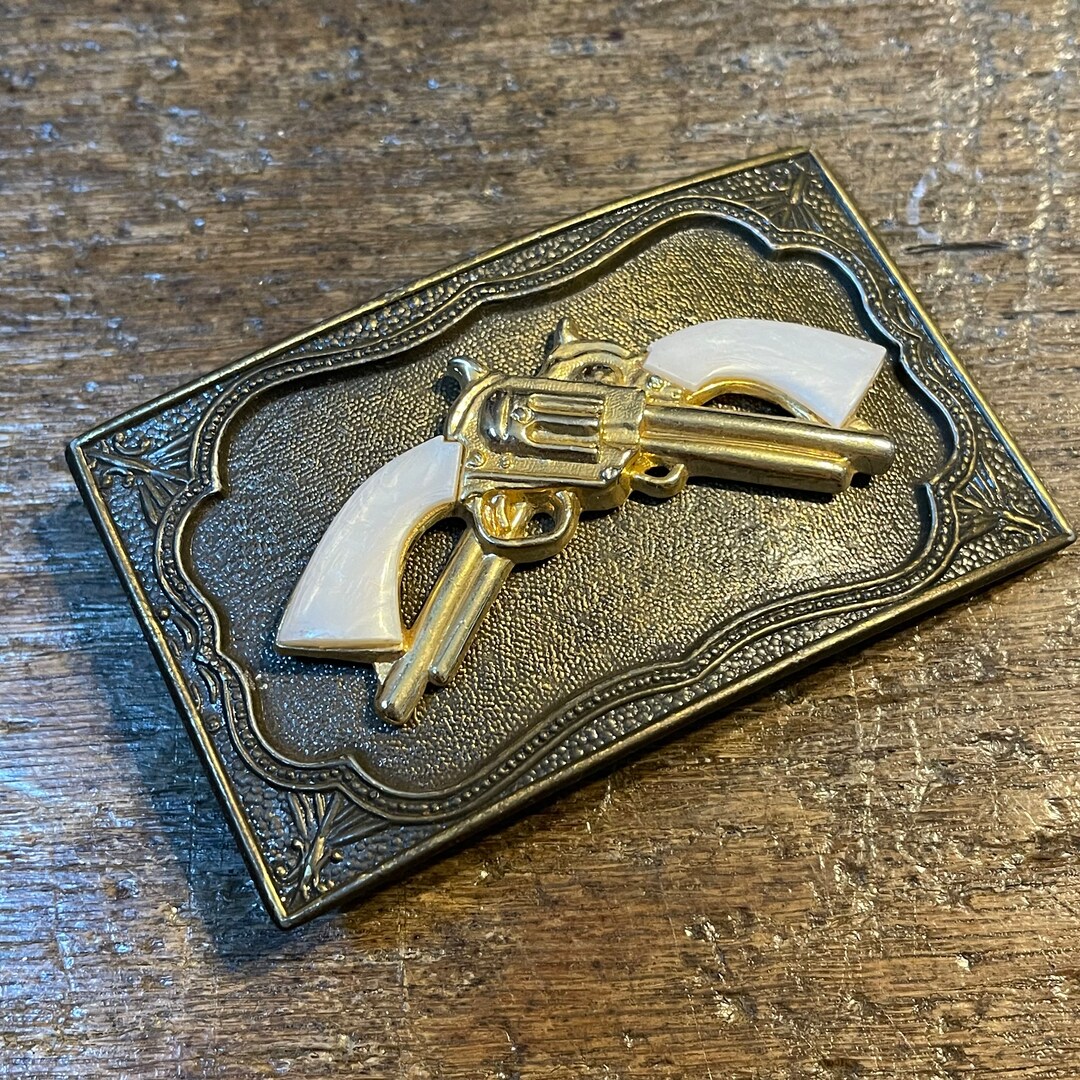 Vintage Belt Buckle Western Mounted Pearl Colored Handled Revolvers ...