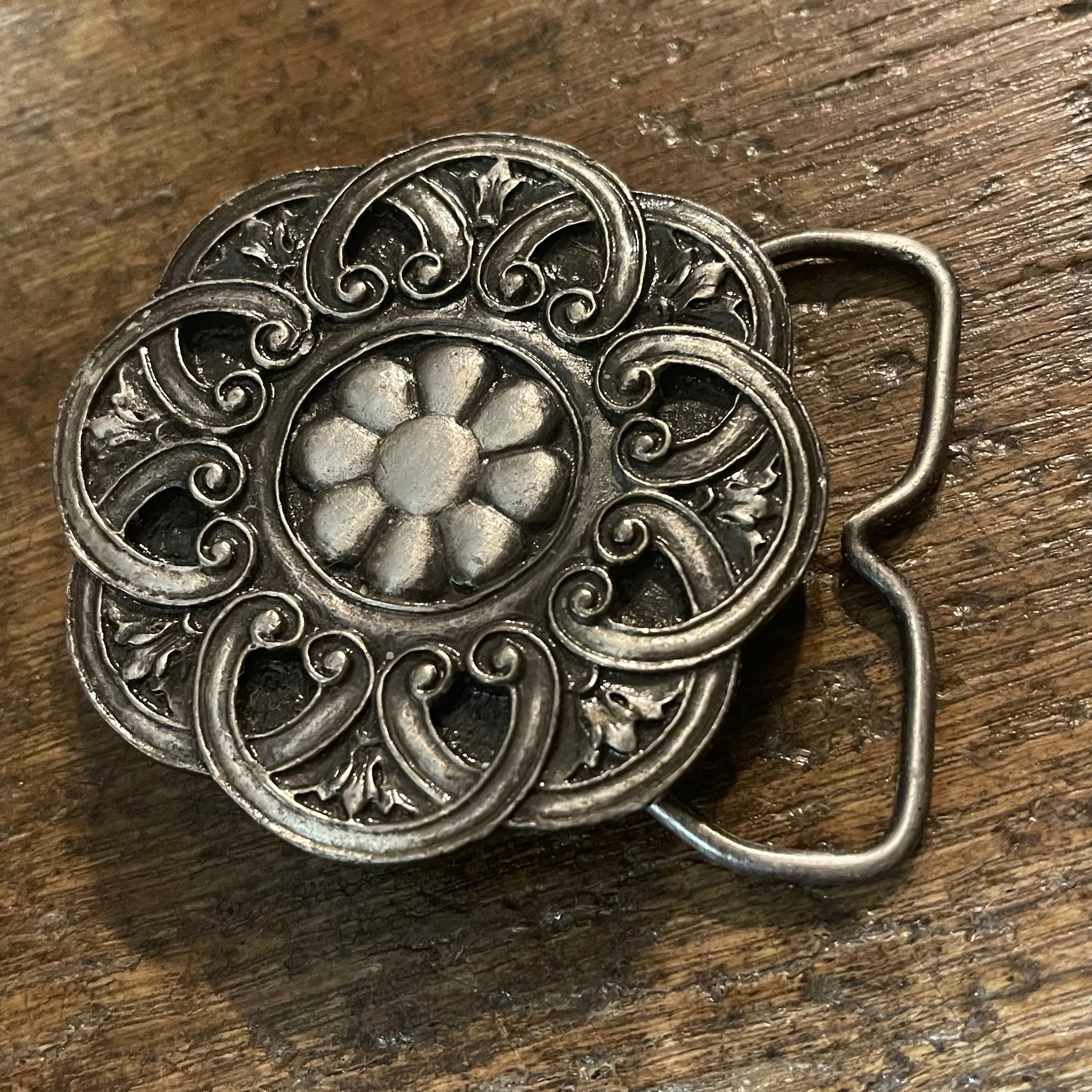 Vintage Circle Geometric Floral Themed Pewter Colored Belt Buckle ...