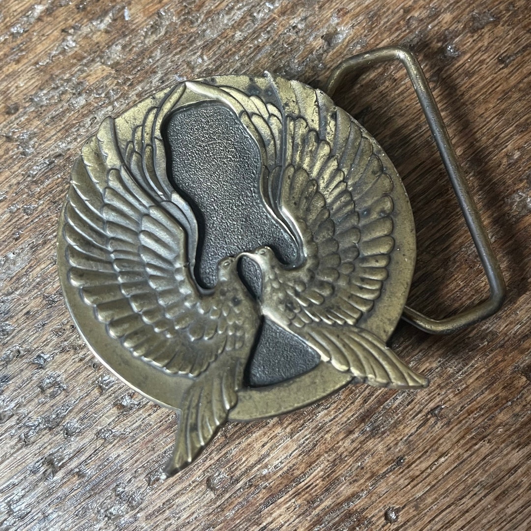Vintage Kissing Birds Doves Raised Design Brass Colored Belt Buckle ...