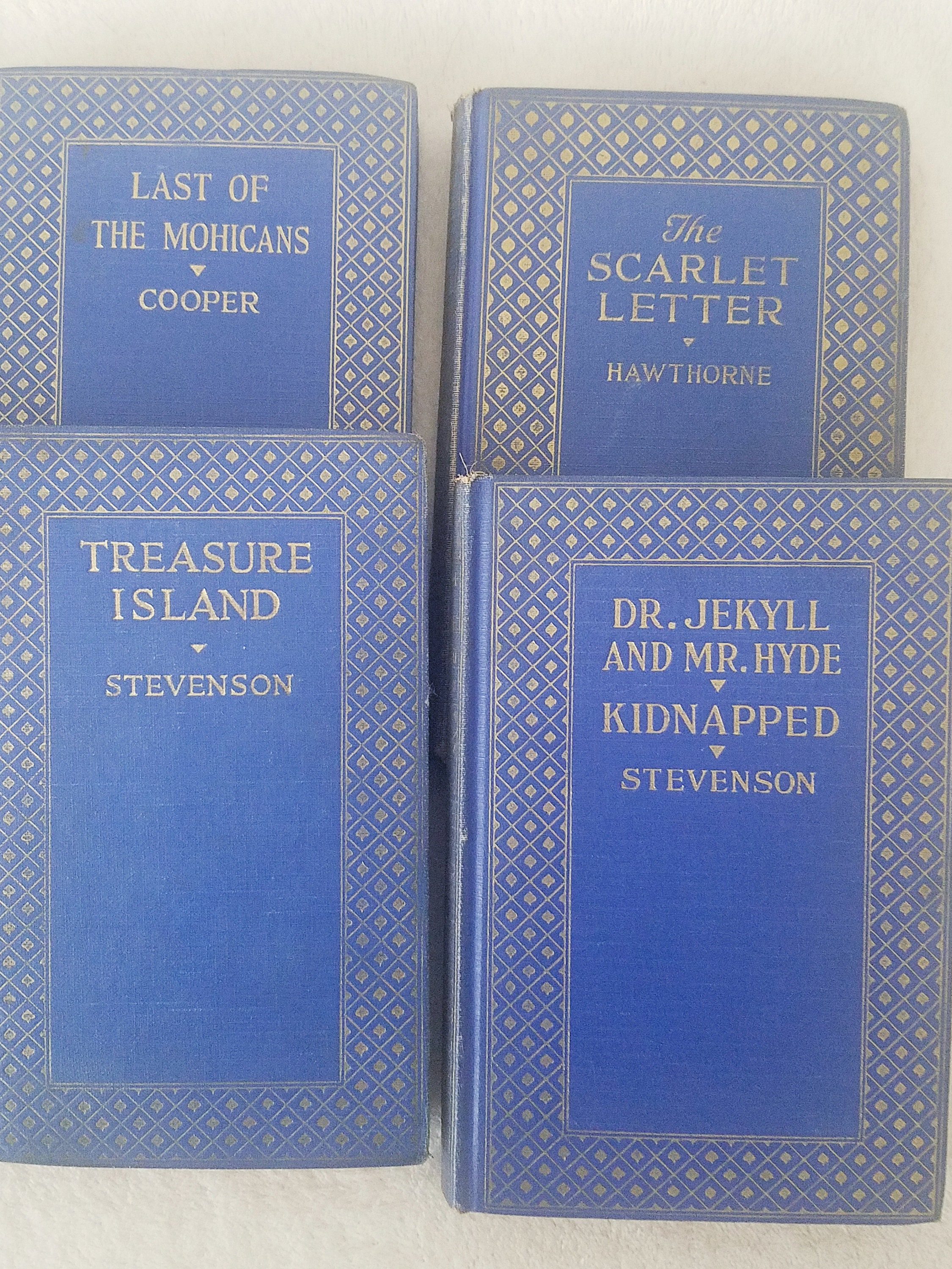Popular Classics Book Set - 10 Books - Treasure Island, Scarlet Letter ...