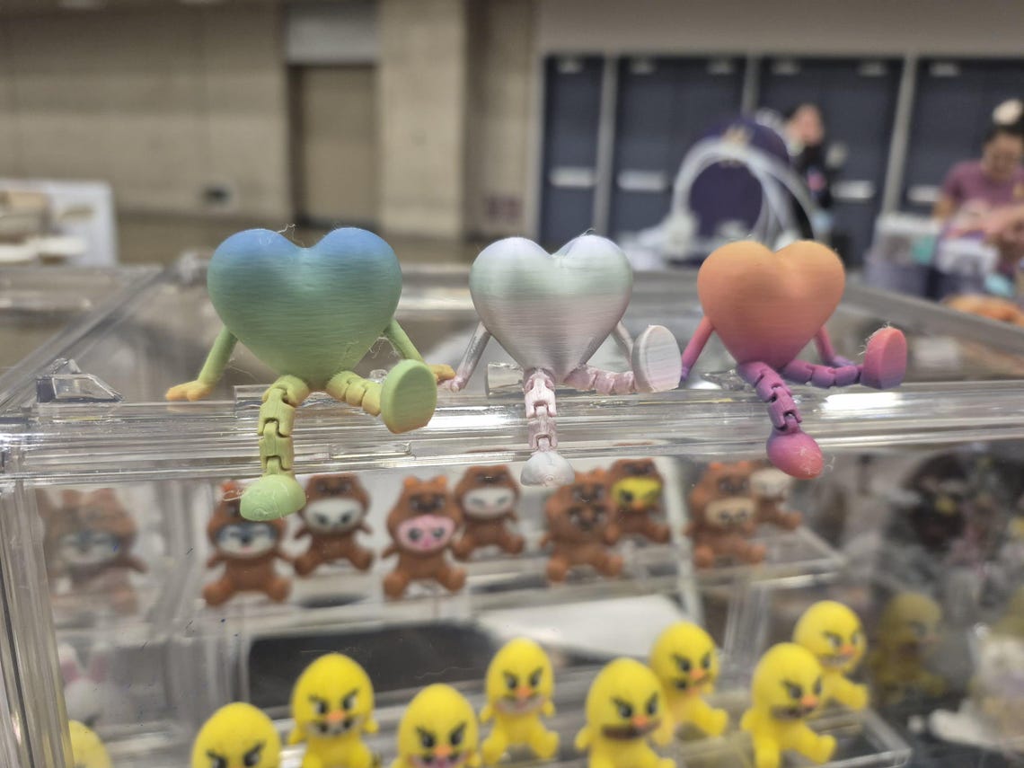 HEART BUDDIES - Heart Shaped Fidget Desk Accessory With Moving Legs ...