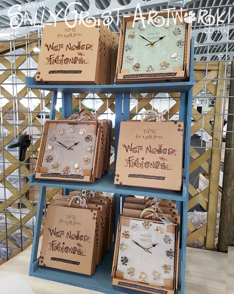 Time for a Gift! Wooden Barnwood-style Clock With Pebble Pawprints ...