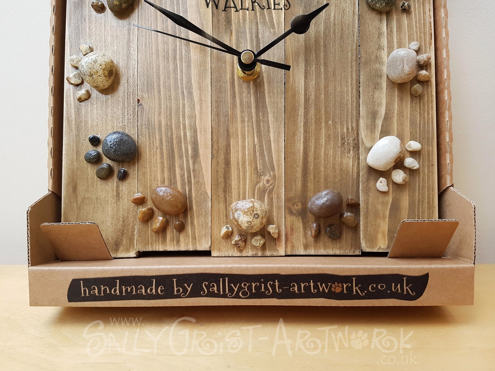 Time for a Gift! Wooden Barnwood-style Clock With Pebble Pawprints ...