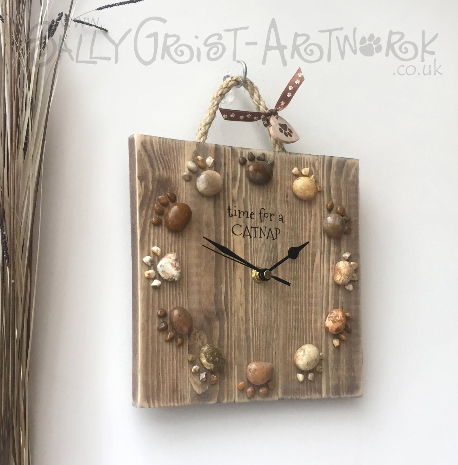Time for a Gift! Wooden Barnwood-style Clock With Pebble Pawprints ...