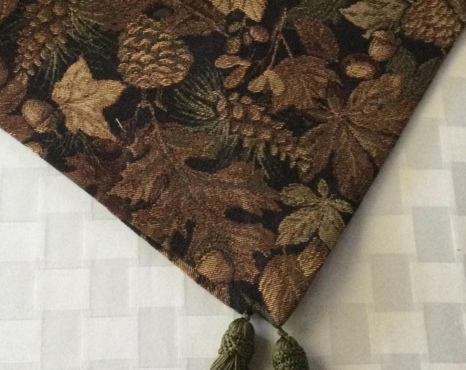 Tapestry Table Runner in Fall Leaves, Thanksgiving, Pinecones, Acorns ...