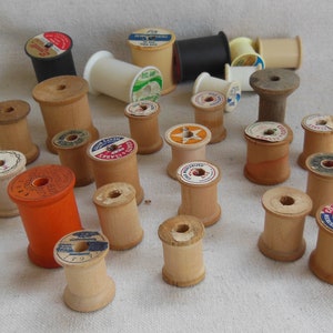 Lot of Vintage 27 Sewing Thread Spools Plastic Wood Wooden Craft ...