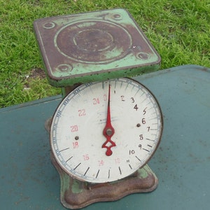 Vintage Chippy Paint Scale Green Tabletop Kitchen Scale Farmhouse ...