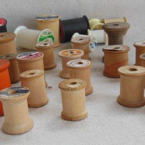 Lot of Vintage 27 Sewing Thread Spools Plastic Wood Wooden Craft ...