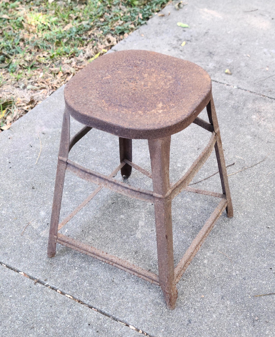 Vintage Rusty Metal Stool Lightweight Plant Stand Side Table Garden ...