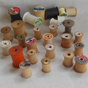 Lot of Vintage 27 Sewing Thread Spools Plastic Wood Wooden Craft ...
