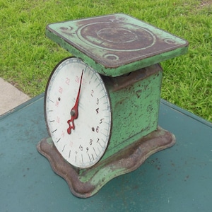 Vintage Chippy Paint Scale Green Tabletop Kitchen Scale Farmhouse ...