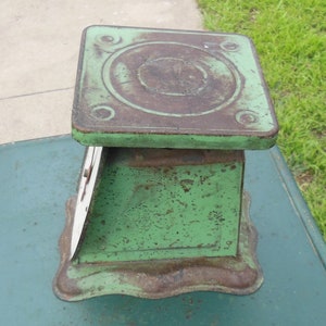 Vintage Chippy Paint Scale Green Tabletop Kitchen Scale Farmhouse ...