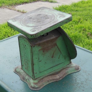 Vintage Chippy Paint Scale Green Tabletop Kitchen Scale Farmhouse ...