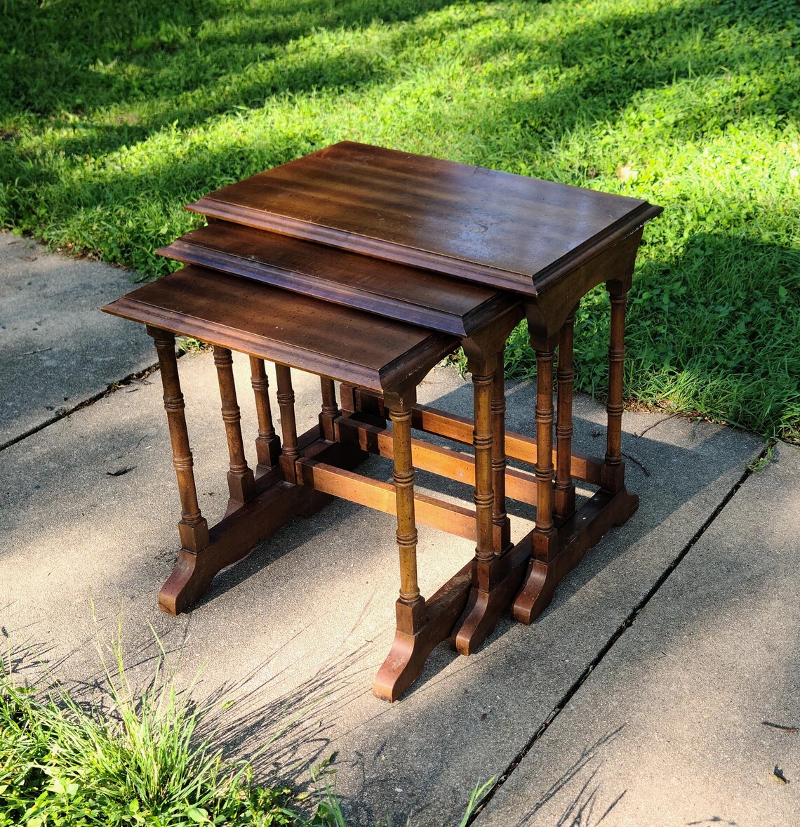 Vintage Set of 3 Wood Nesting Tables Turned Leg Solid Wood Side Tables ...