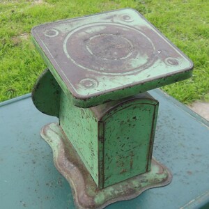 Vintage Chippy Paint Scale Green Tabletop Kitchen Scale Farmhouse ...