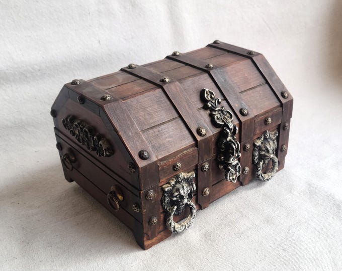 Vintage Wood Treasure Pirate Chest Medieval Look Gothic Lions Head Nail ...