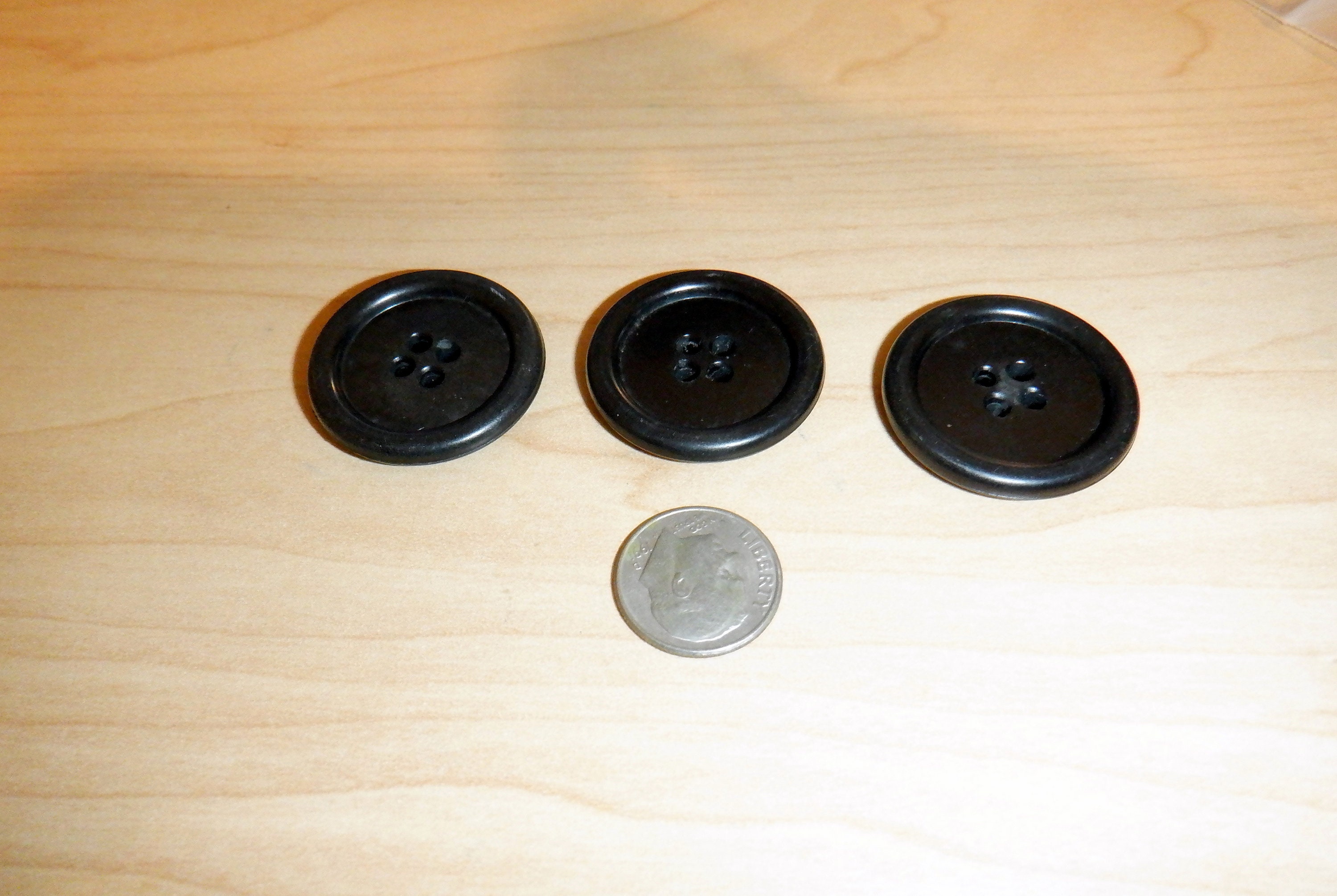 3 Large Black Buttons 4-hole Buttons 29mm x 5 mm Vintage - Etsy.de