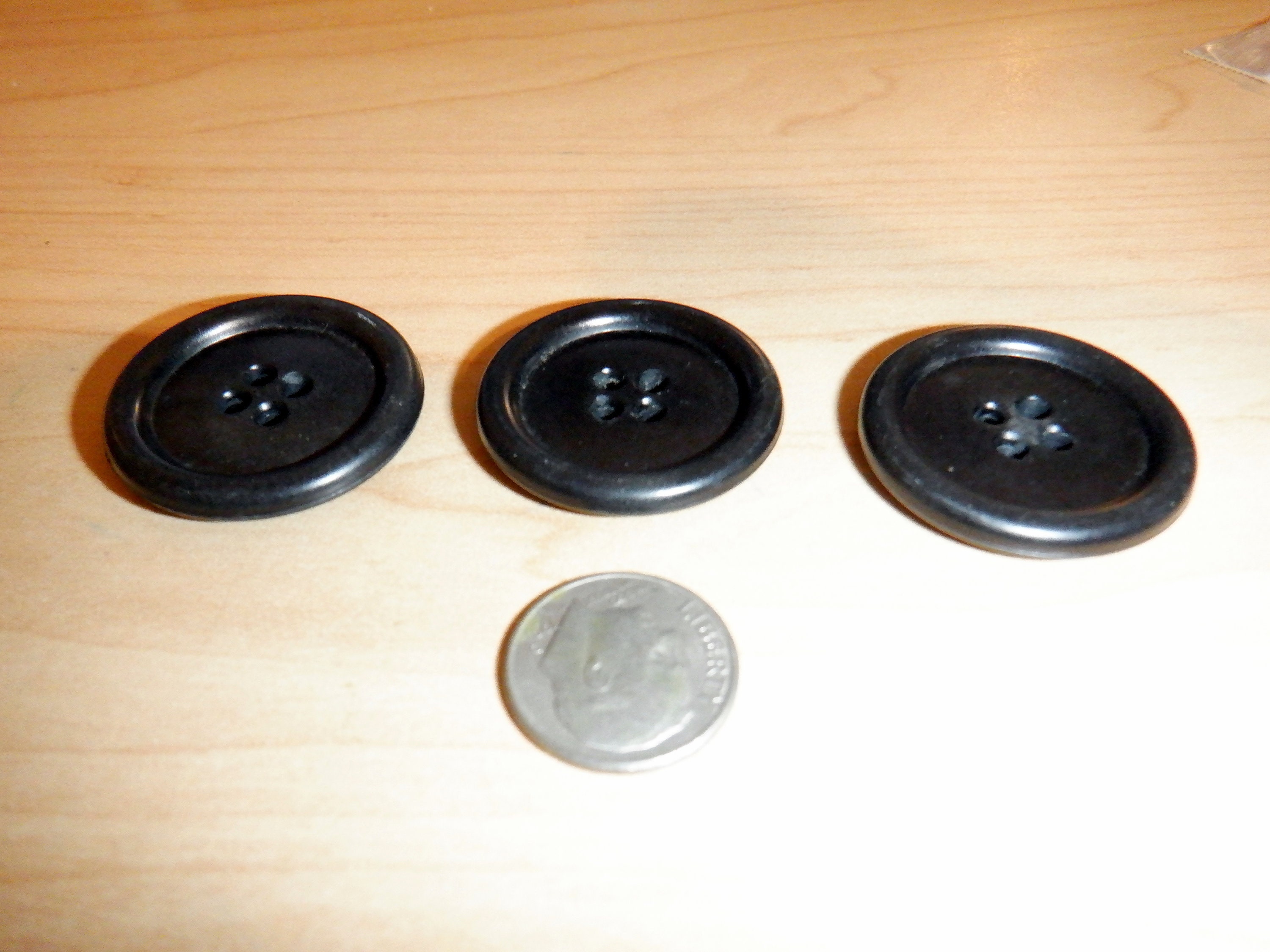 3 Large Black Buttons 4-hole Buttons 29mm x 5 mm Vintage - Etsy.de