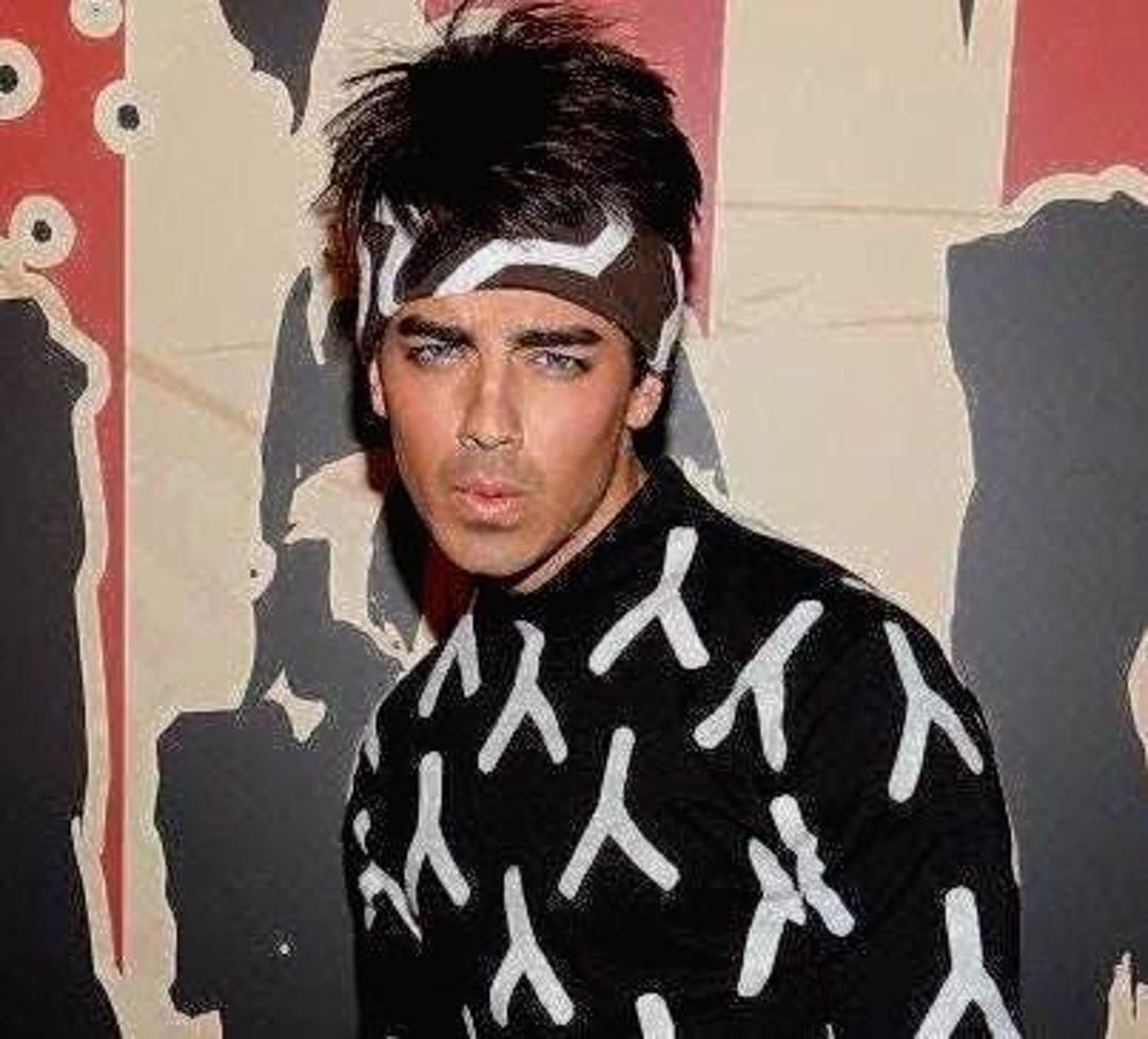 ZOOLANDER Cosplay Wig Short, Black Choppy Wig *ready to Ship* - Etsy