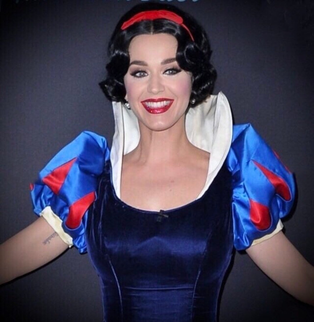 Snow White Wig * Short, Wavy Black Wig, Shiny and Soft * READY TO SHIP ...