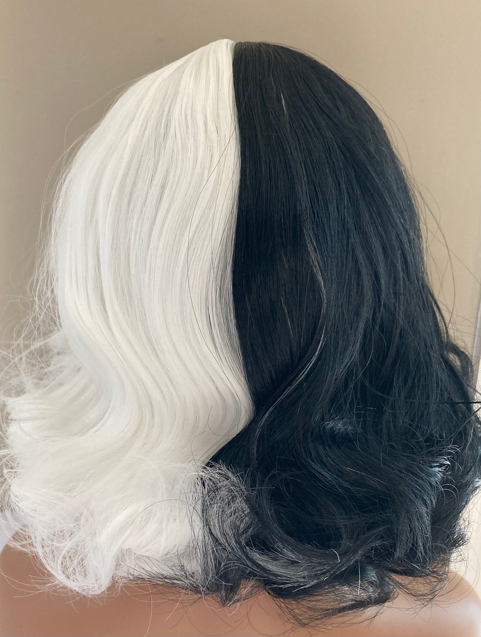 CRUELLA De Vil Wig * Transform Into the Crazy Beautiful Cruella Deville ...