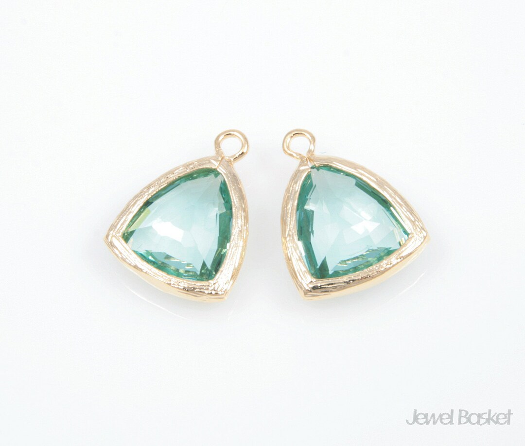 2pcs Erinite Color and Gold Framed Triangle Pendent / Erinite / Green ...