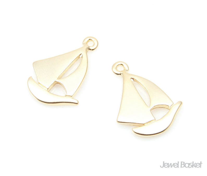 Sailboat Pendant in Matte Gold - 4 Pieces of Sailing Boat Pendants / 15 ...