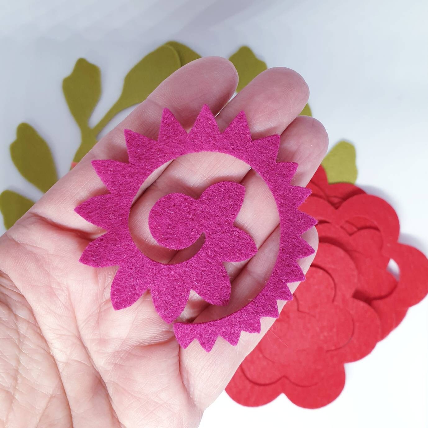Red & Peach Felt Flower Kit Felt 3D Roll up Flowers Die Cut | Etsy UK
