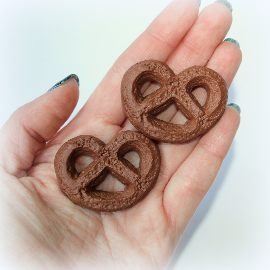 Polymer Clay Pretzel Magnet, Fake Food Magnet, Kitchen Decor, Chocolate ...