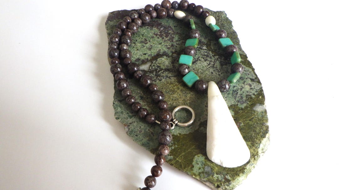 Ojibwe, Bison (buffalo) Tooth Necklace, Bronzite, Glass Beaded Necklace ...