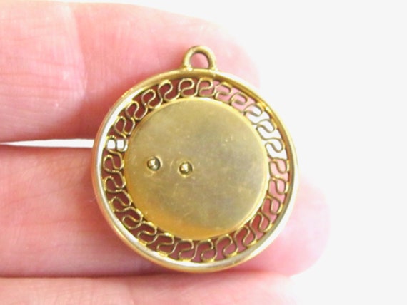 Vintage Solid Gold Medallion, 14k Gold Medallion, Gol… - Gem