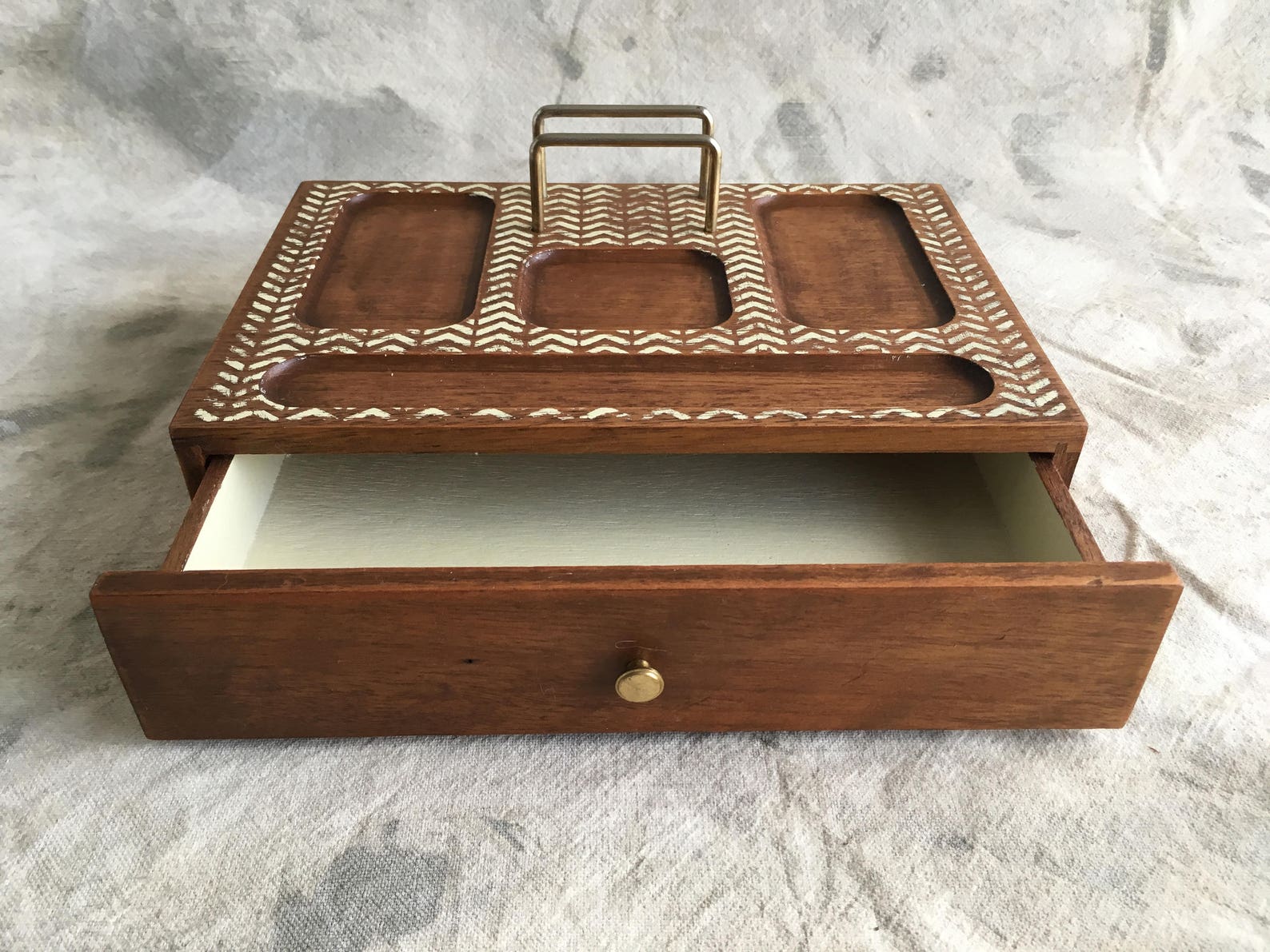 Vintage Desk Vallet (re)designed in Chevrons - Etsy