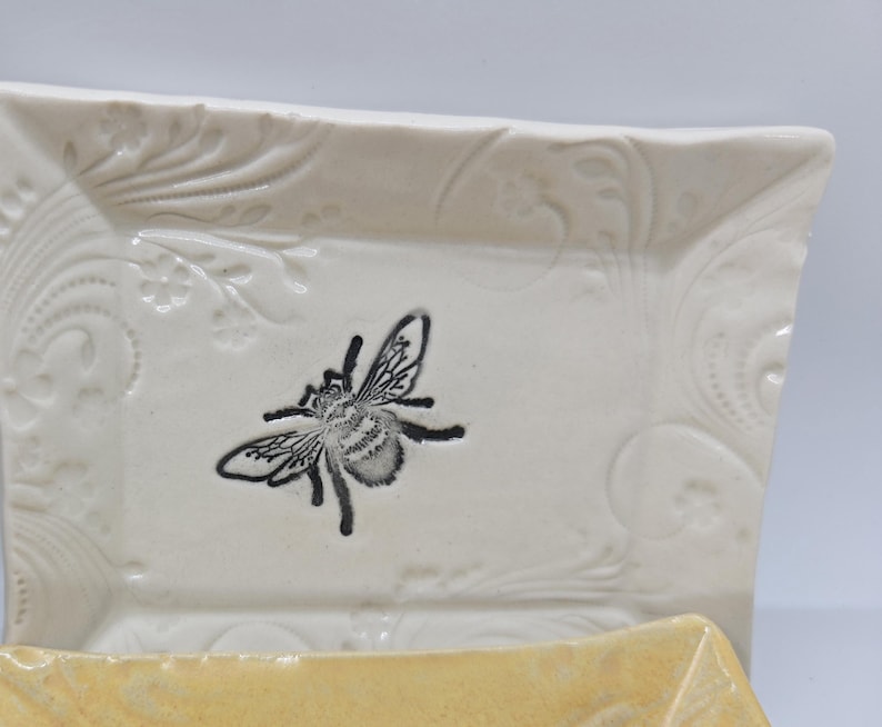 Soap Dish: Bee in Flight Garden - Etsy