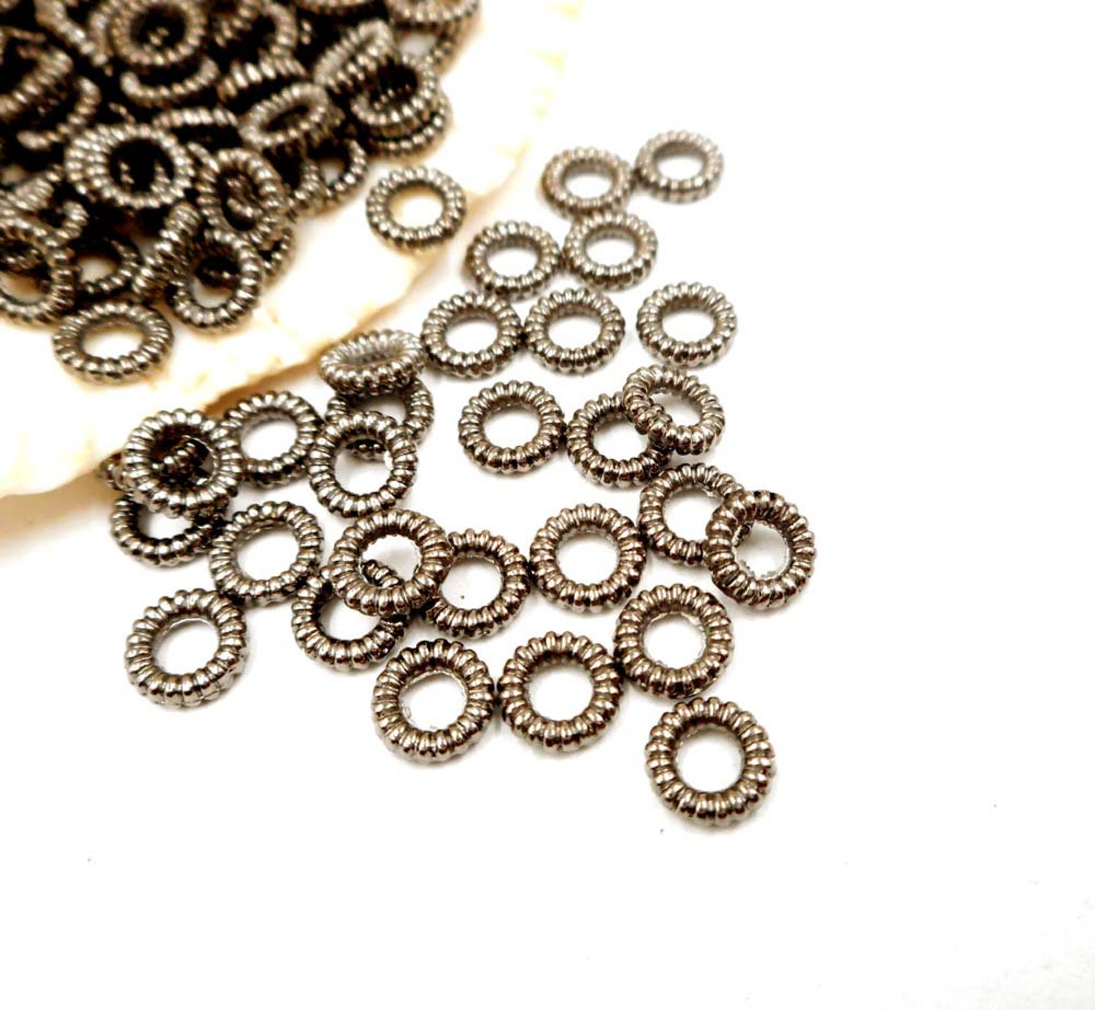 50/100 Gunmetal Textured Jump Rings 6mm Closed Loop | Etsy