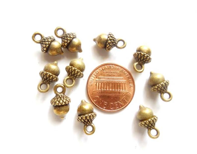 10 Antique Bronze Acorn Charms - 39-32 - Etsy