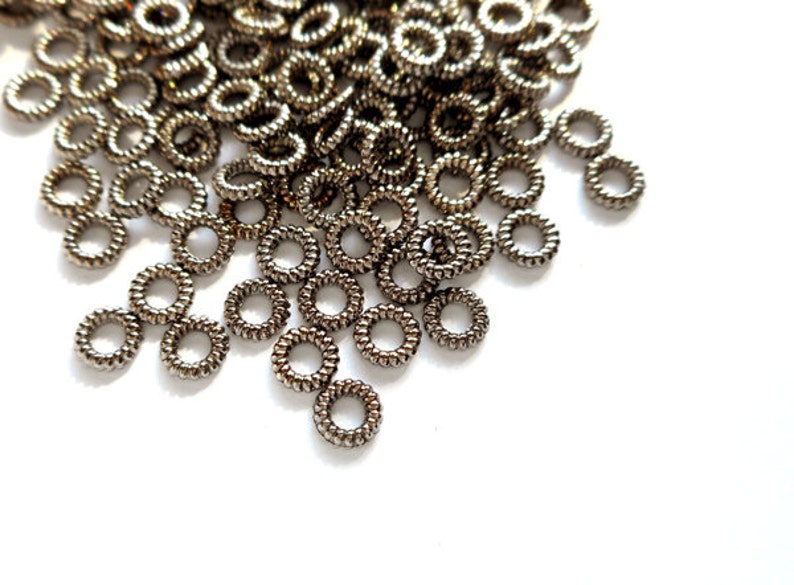50 Gunmetal Textured Jump Rings 4mm Closed Loop 10-GM-5CL - Etsy