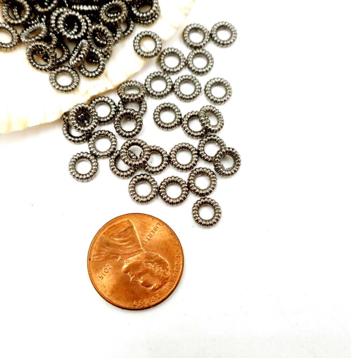 50/100 Gunmetal Textured Jump Rings 6mm, Closed Loop - 10-GM-16 - Etsy