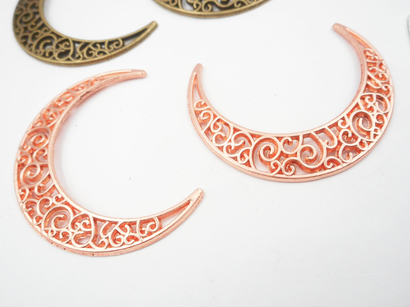 4 Crescent Moon Filigree Charm/connectors in 4 Finishes - 6-23 - Etsy