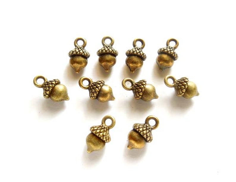 10 Antique Bronze Acorn Charms - 39-32 - Etsy